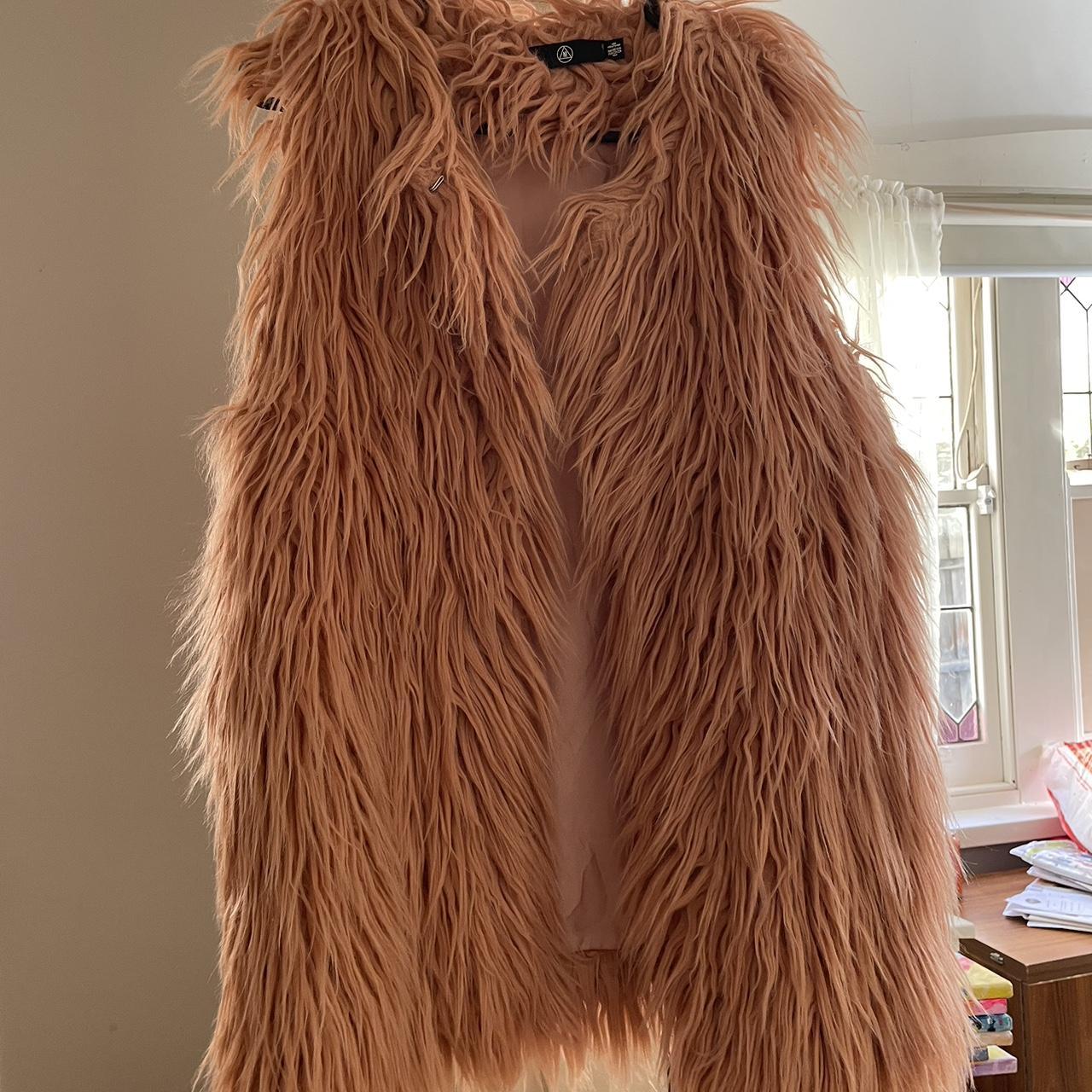 Misguided dusty pink faux fur vest WITH POCKETS.... - Depop