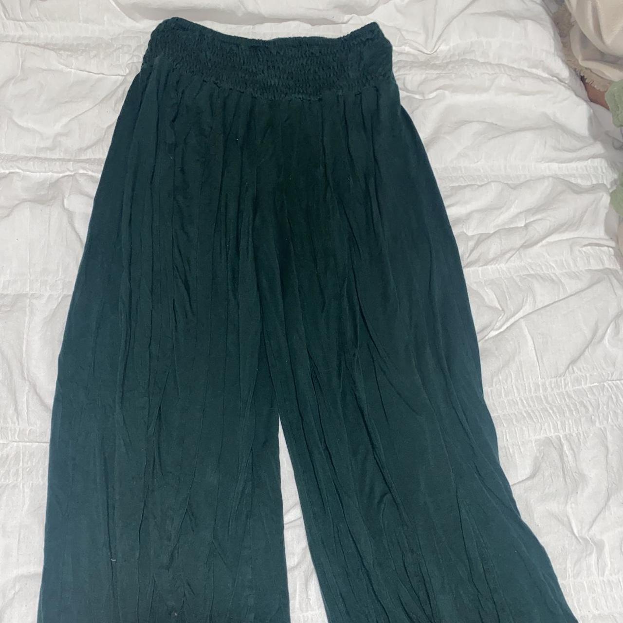 Earthbound green flowy yoga pants. Very comfortable... - Depop