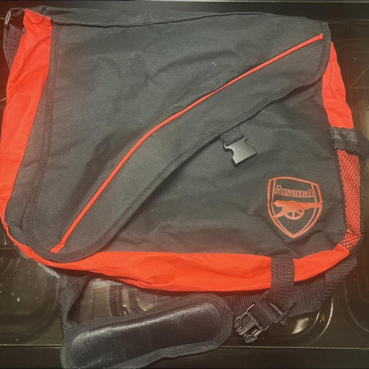 Arsenal Official Sports/gym bag Brilliant condition - Depop