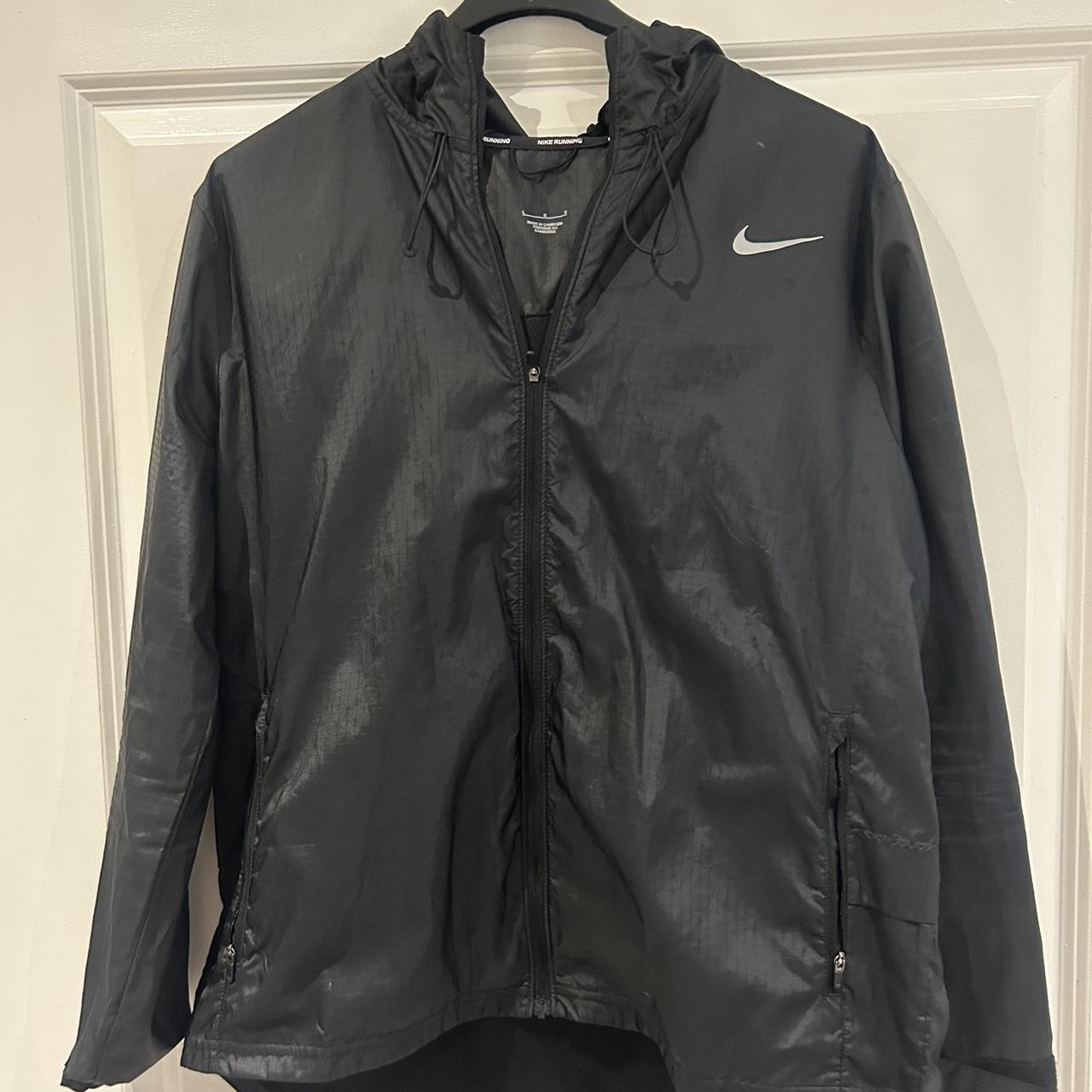 Black women’s Nike zip up jacket - Depop