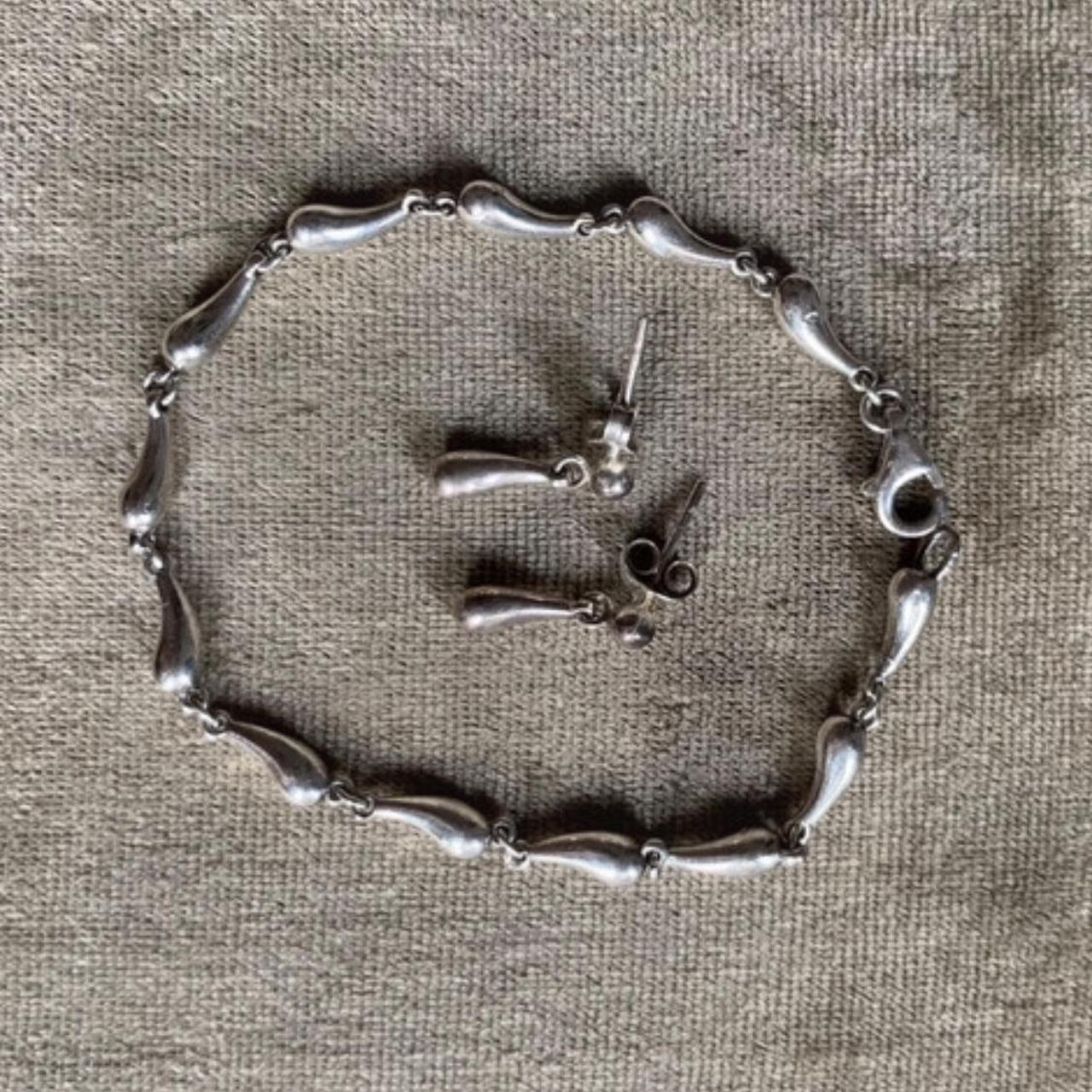 Tiffany &co silver Elsa Peretti teardrop link... - Depop