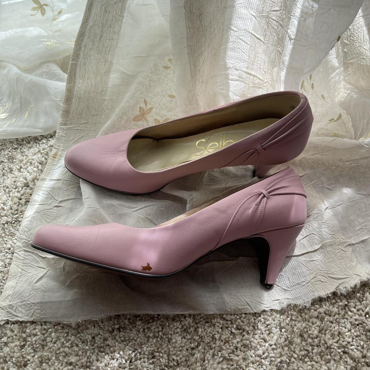 VINTAGE pretty baby pink heels Size: marked a 7... - Depop