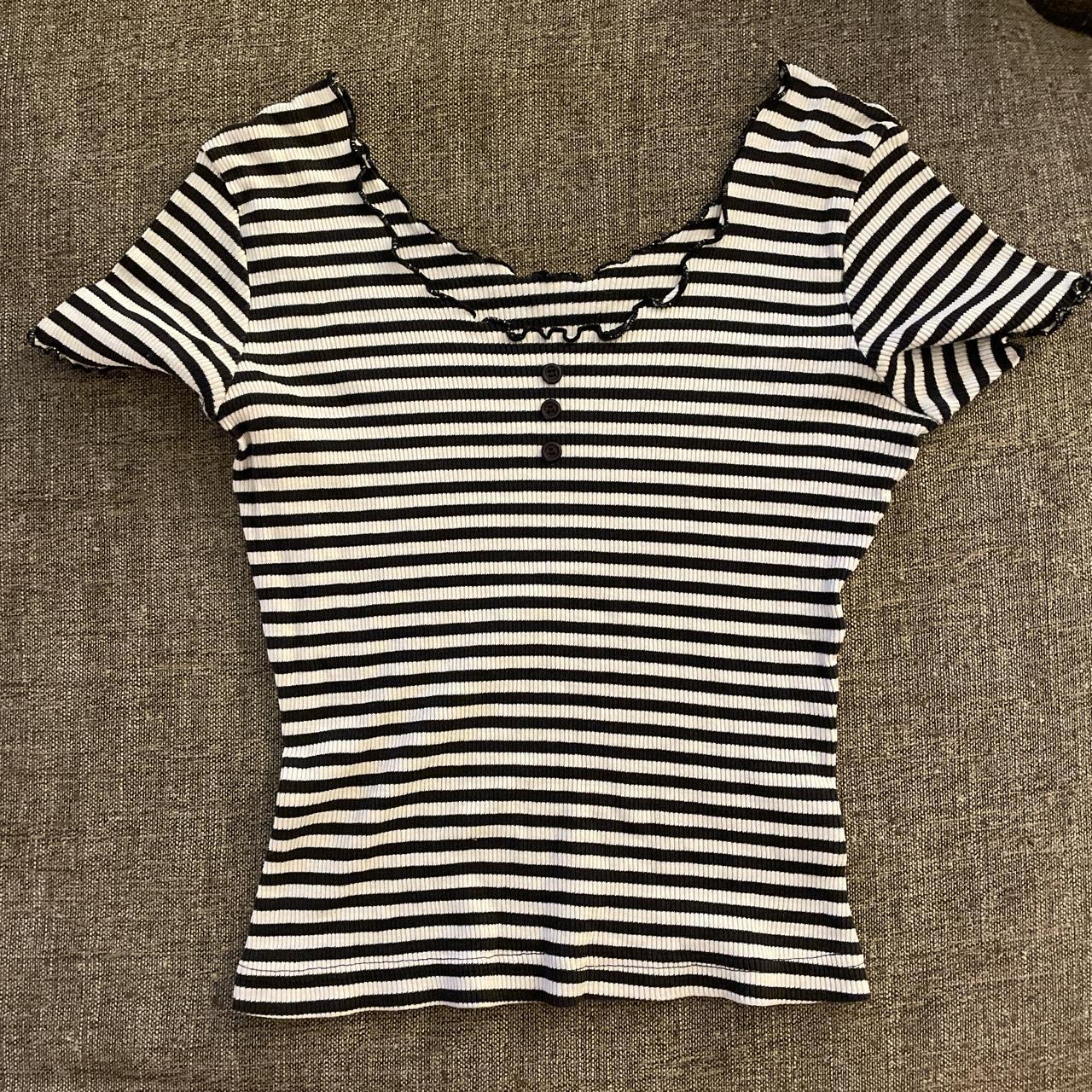 Vintage black and white stripe ribbed top. No tags... - Depop