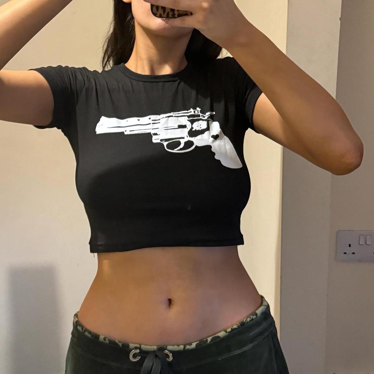 White printed gun crop top Small: Length -... - Depop