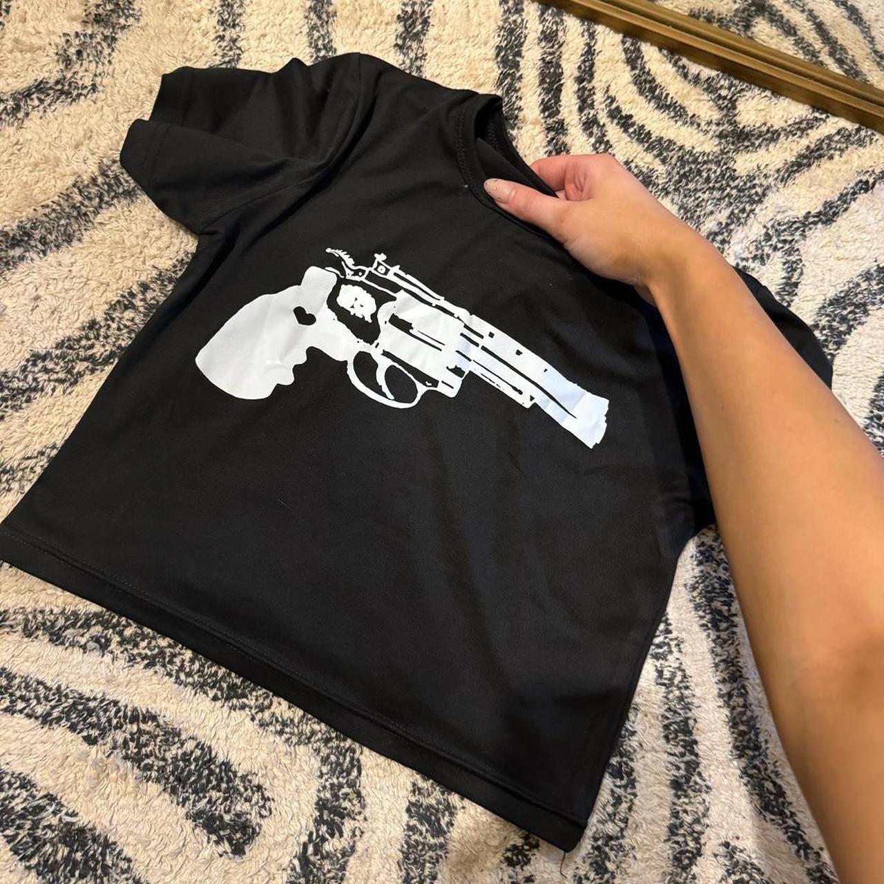 White printed gun crop top Small: Length -... - Depop