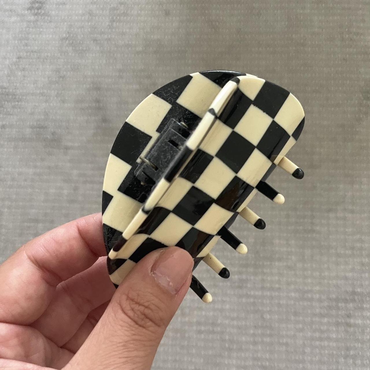 Chunks checkered claw clip - Depop