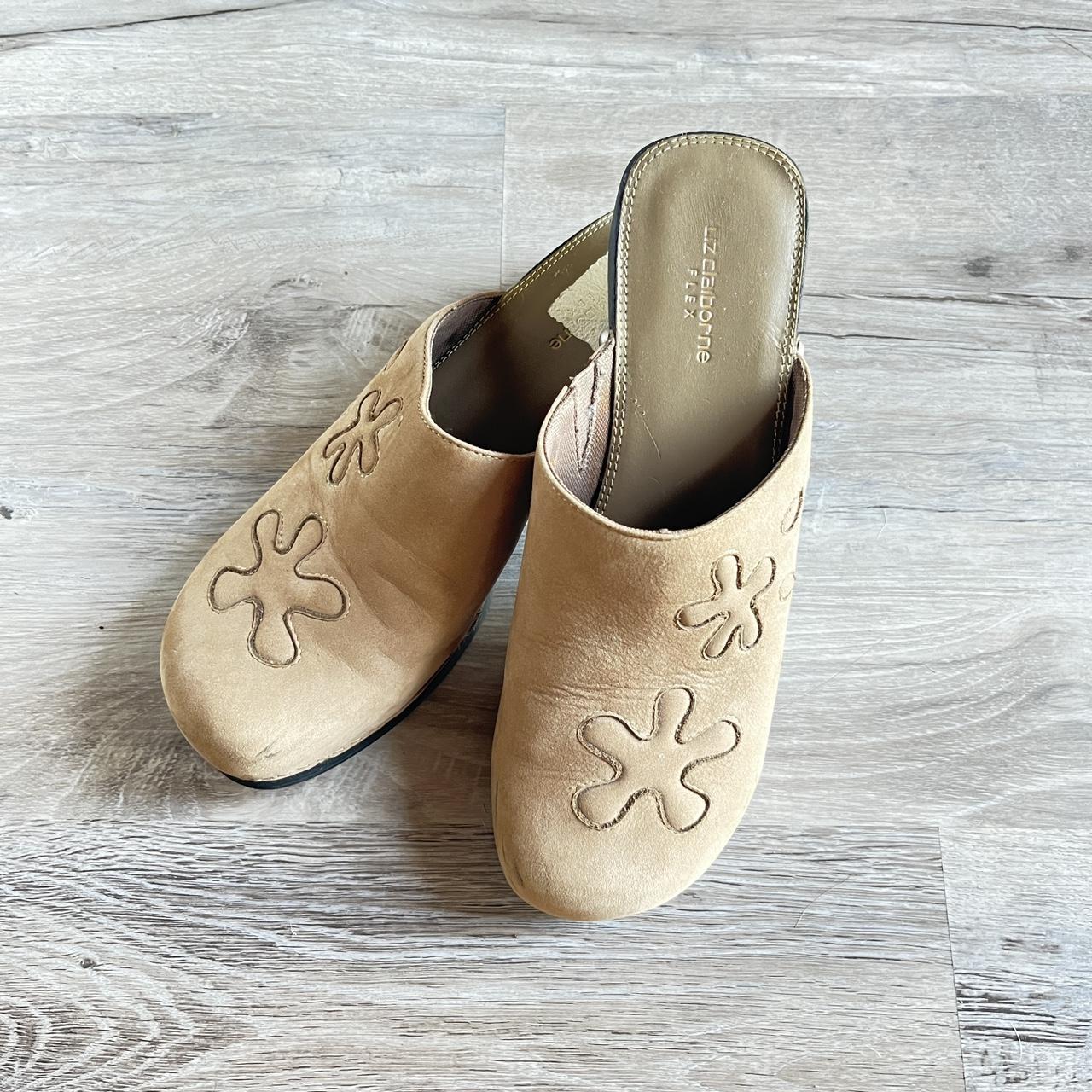 Liz Claiborne Flowered Clogs🤎🌼🍂 Size 7, I thrifted... - Depop