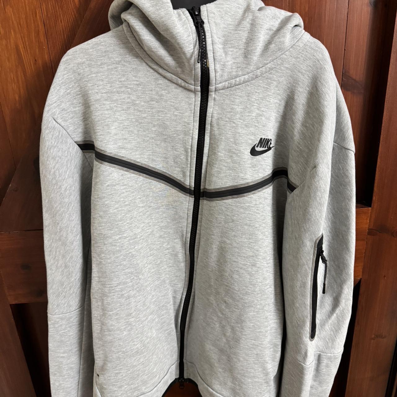 Grey Nike techfleece jacket size M - Depop