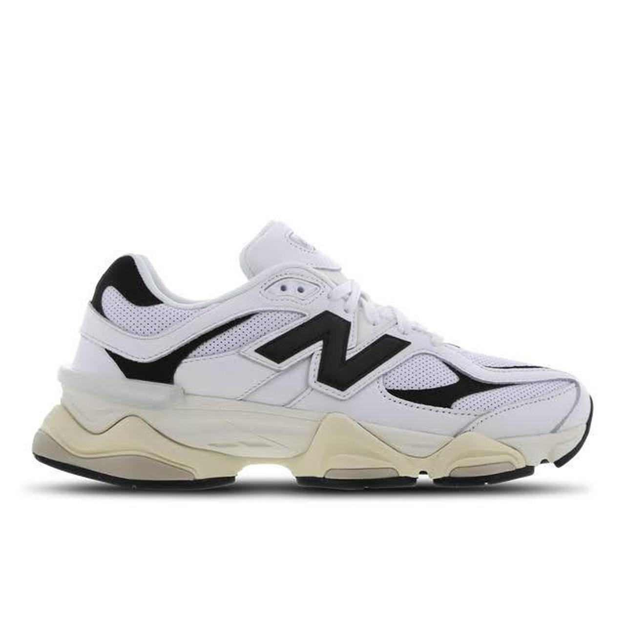 New Balance Women's Black and White Trainers | Depop