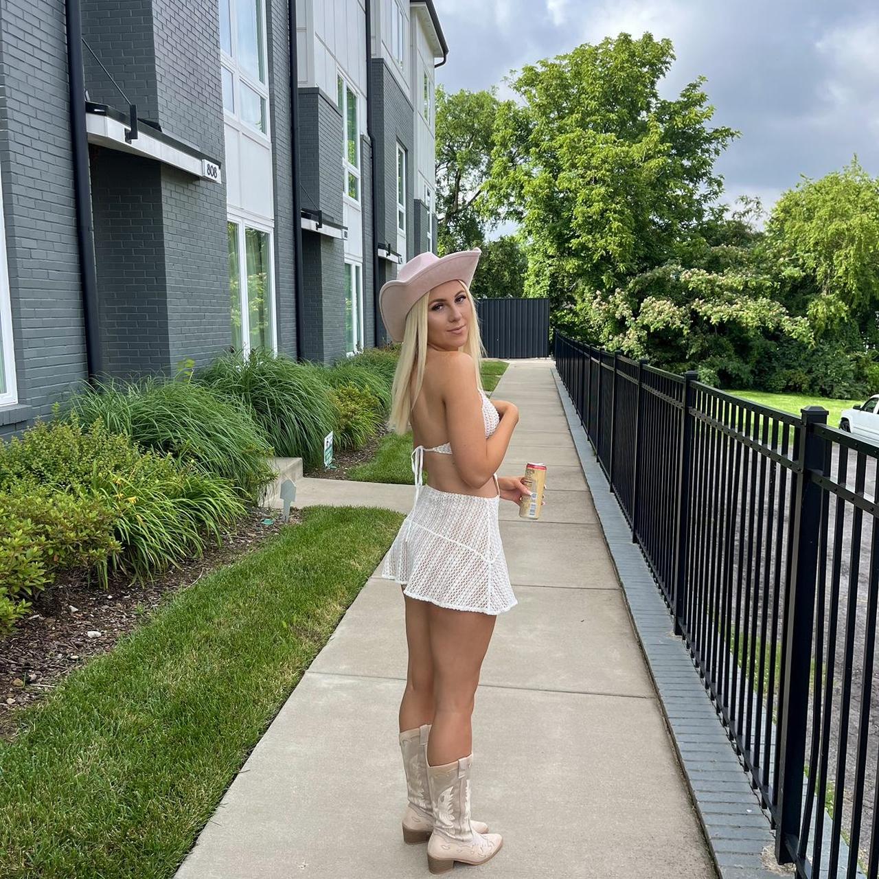 White fox co ord, such a gorgeous outfit, only worn... - Depop