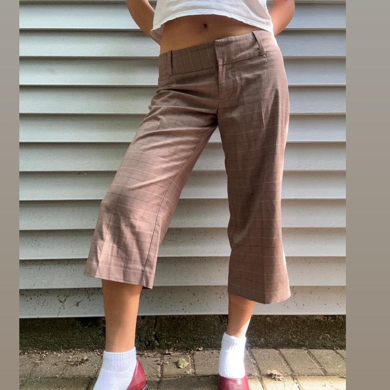 adorable capri mossimo low waisted pants! Size: 6... - Depop