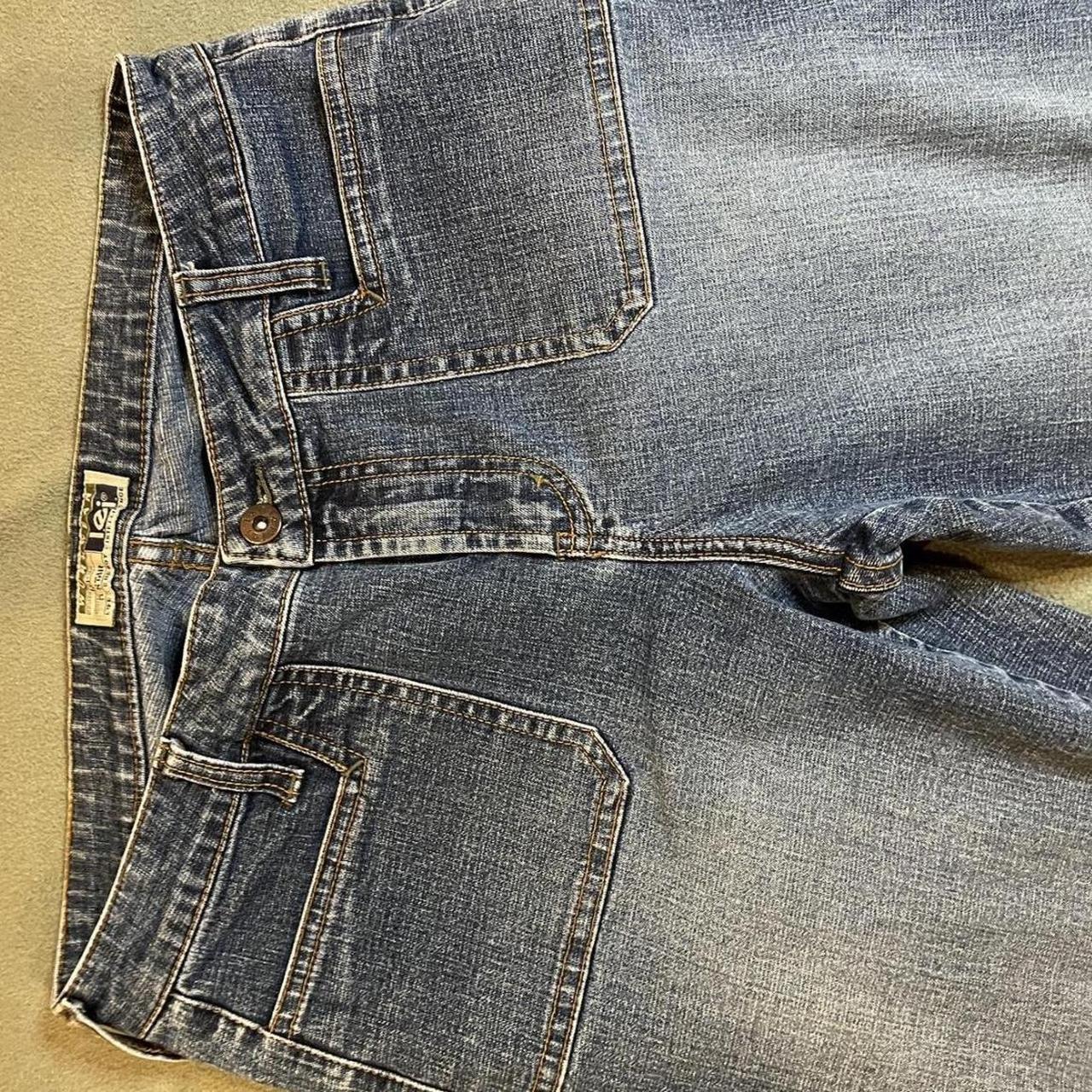 vintage lei jeans with super cool pockets ! I would... - Depop