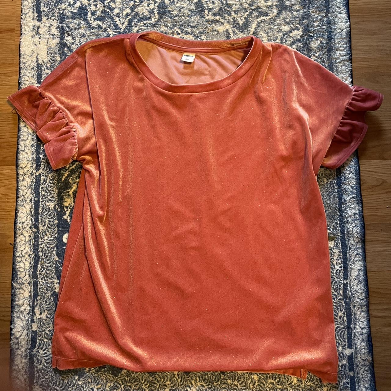 Pink sparkly tee shirt. Velour materials. Size small - Depop