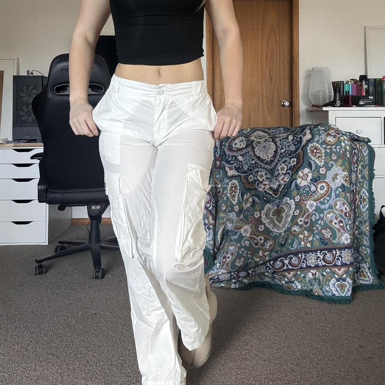 Glassons white cargo style pants - low waisted - so... - Depop