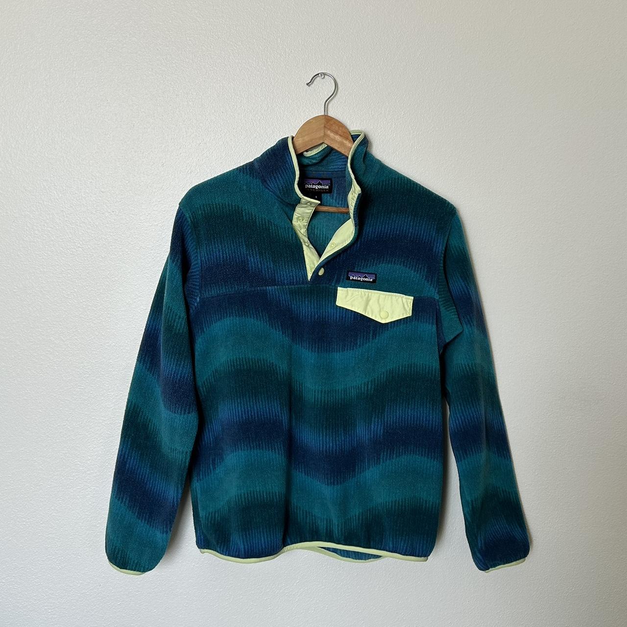 Patagonia sweater with pocket Women’s small - Depop