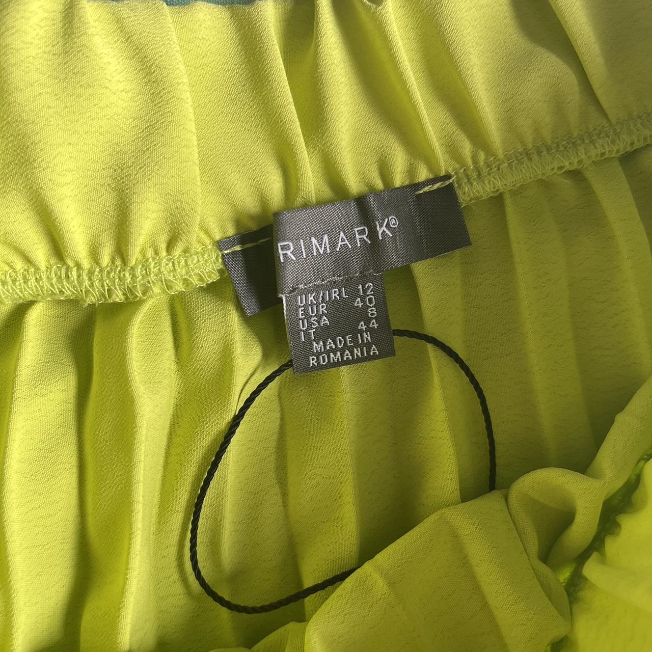 Neon yellow pleated skirt 💚💛 • High waisted • Cute... - Depop