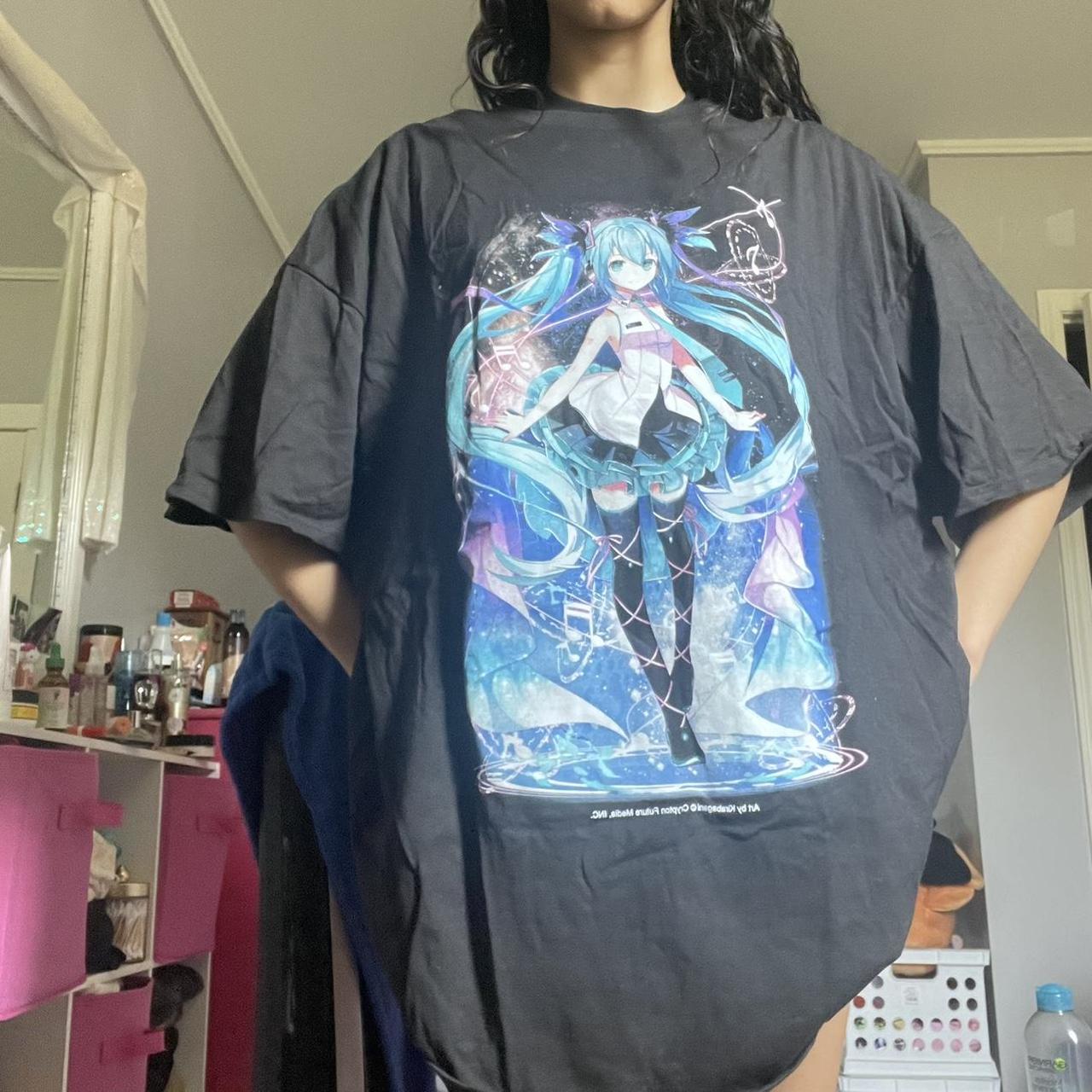 Hot Topic Women's T-shirt | Depop