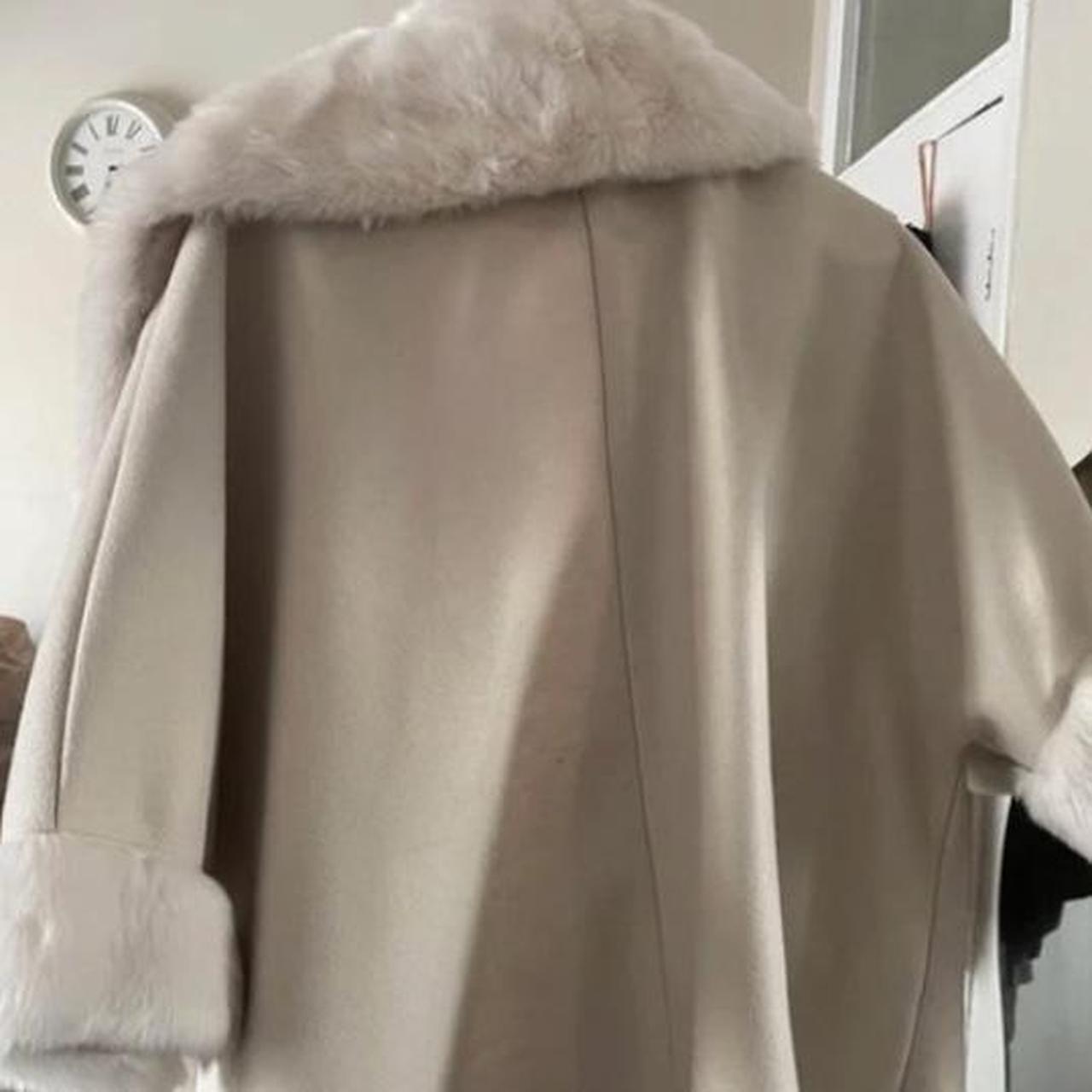 River Island white cape coat with fur collar and... - Depop