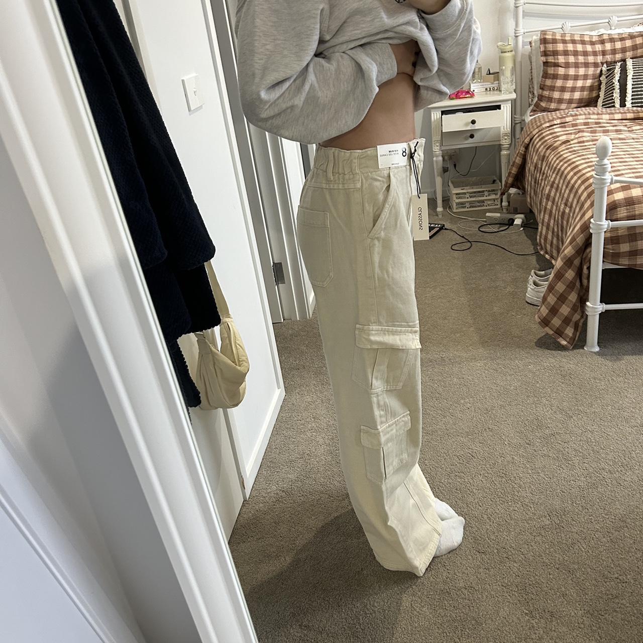 glassons cream cargo pants size 8, would best fit... - Depop