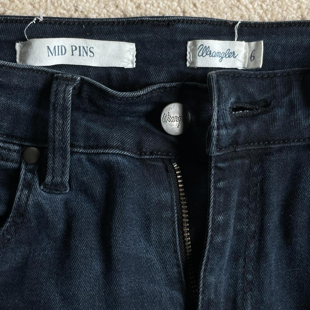 Wrangler mid pin jeans size 6 - Depop