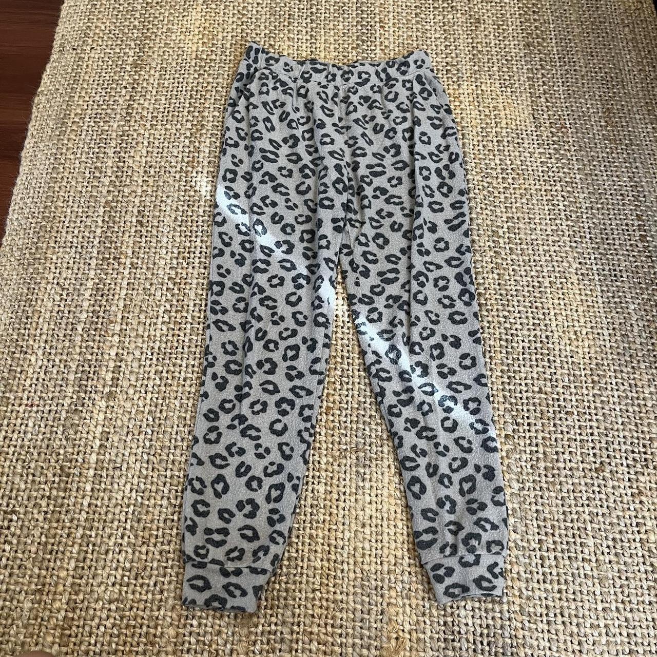 Gray Socialite cheetah animal print sweatpants from... - Depop