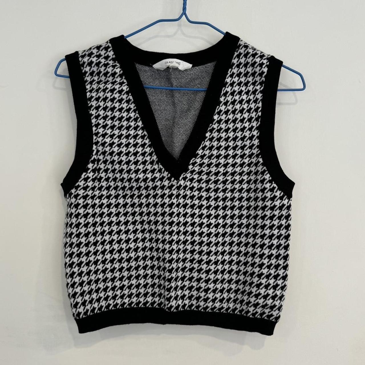Super cute checkered vest Size small Bought for $40 - Depop