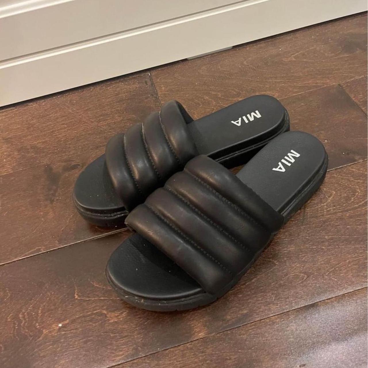 Mia Black Slides - Depop