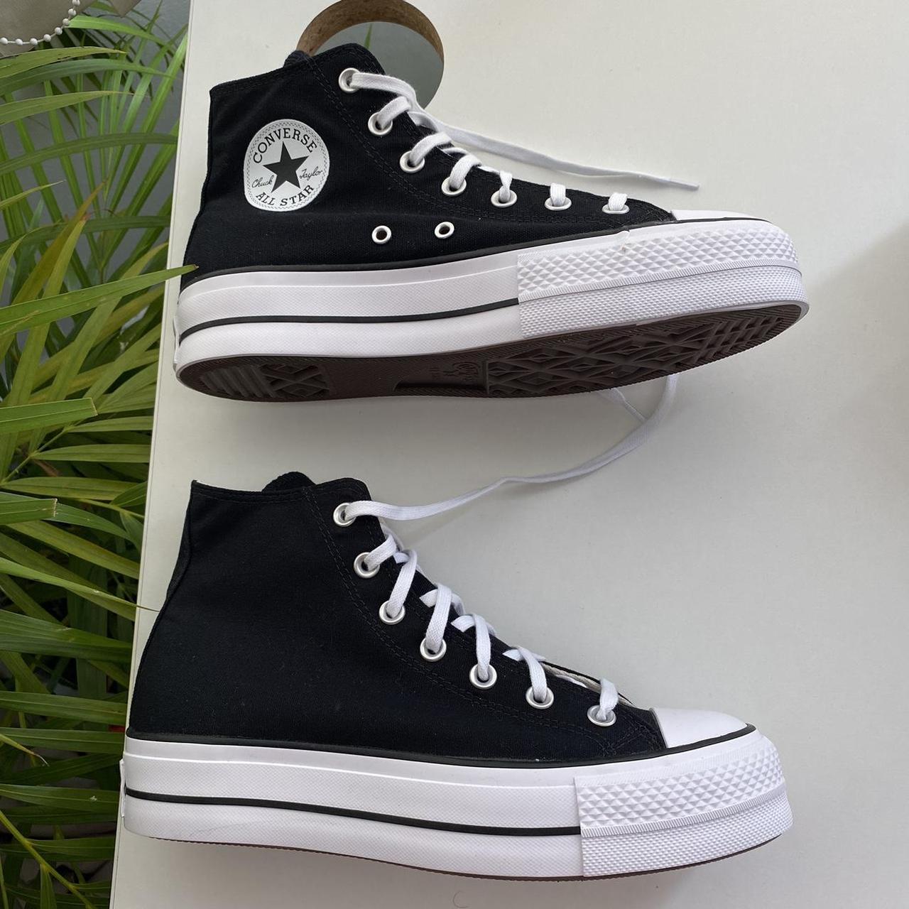 Converse Women's Black and White Trainers | Depop