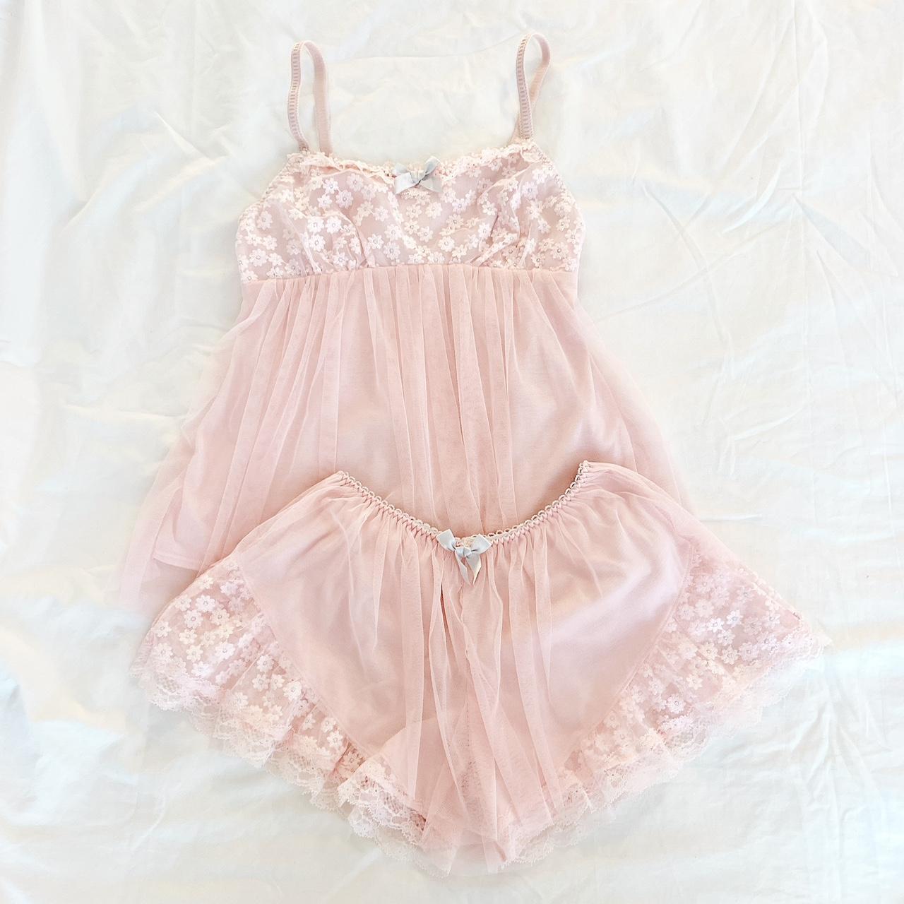 the most gorgeous pink flower set! this set is to... - Depop