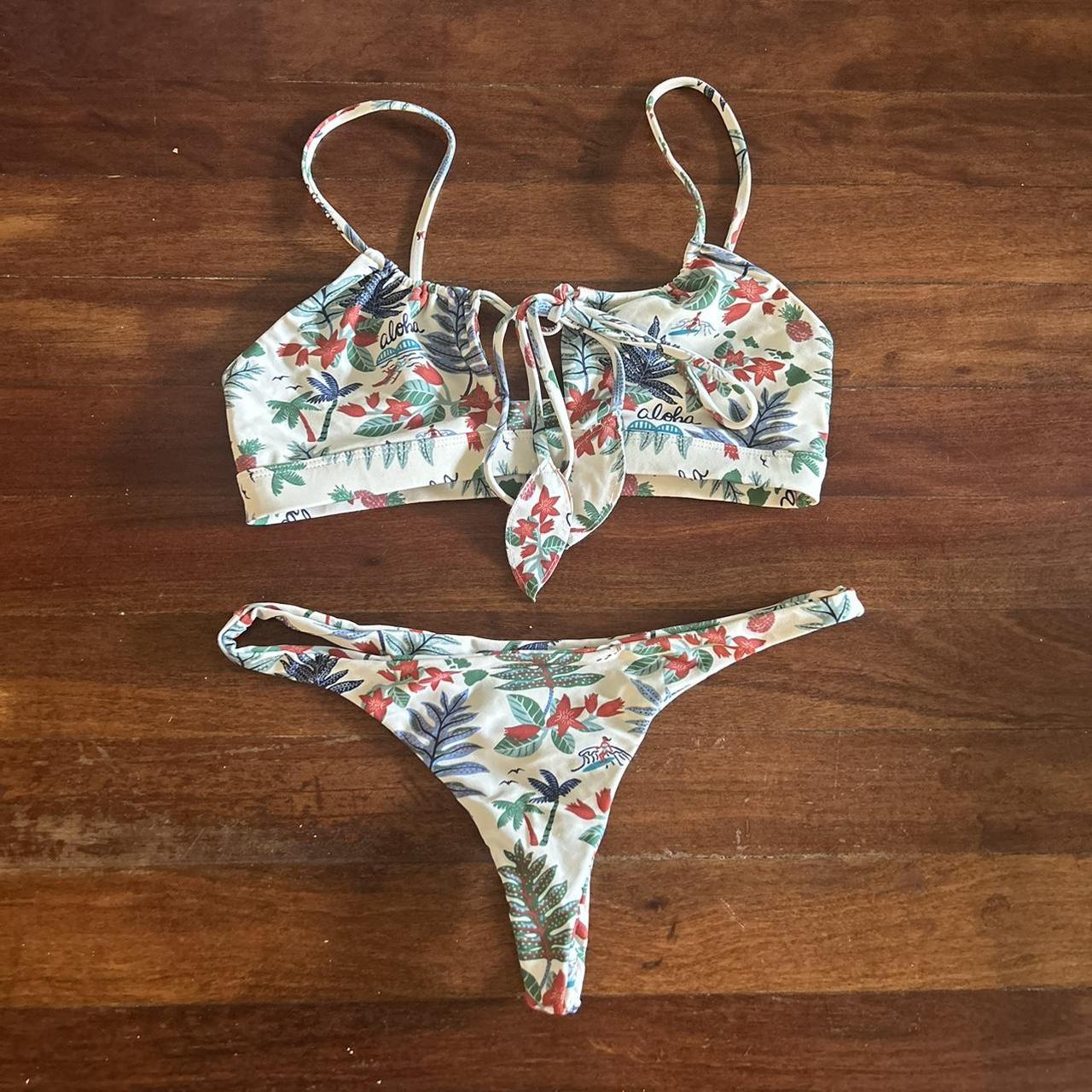 Benoa Swim Set in Haleiwa print Tai bottoms size... - Depop
