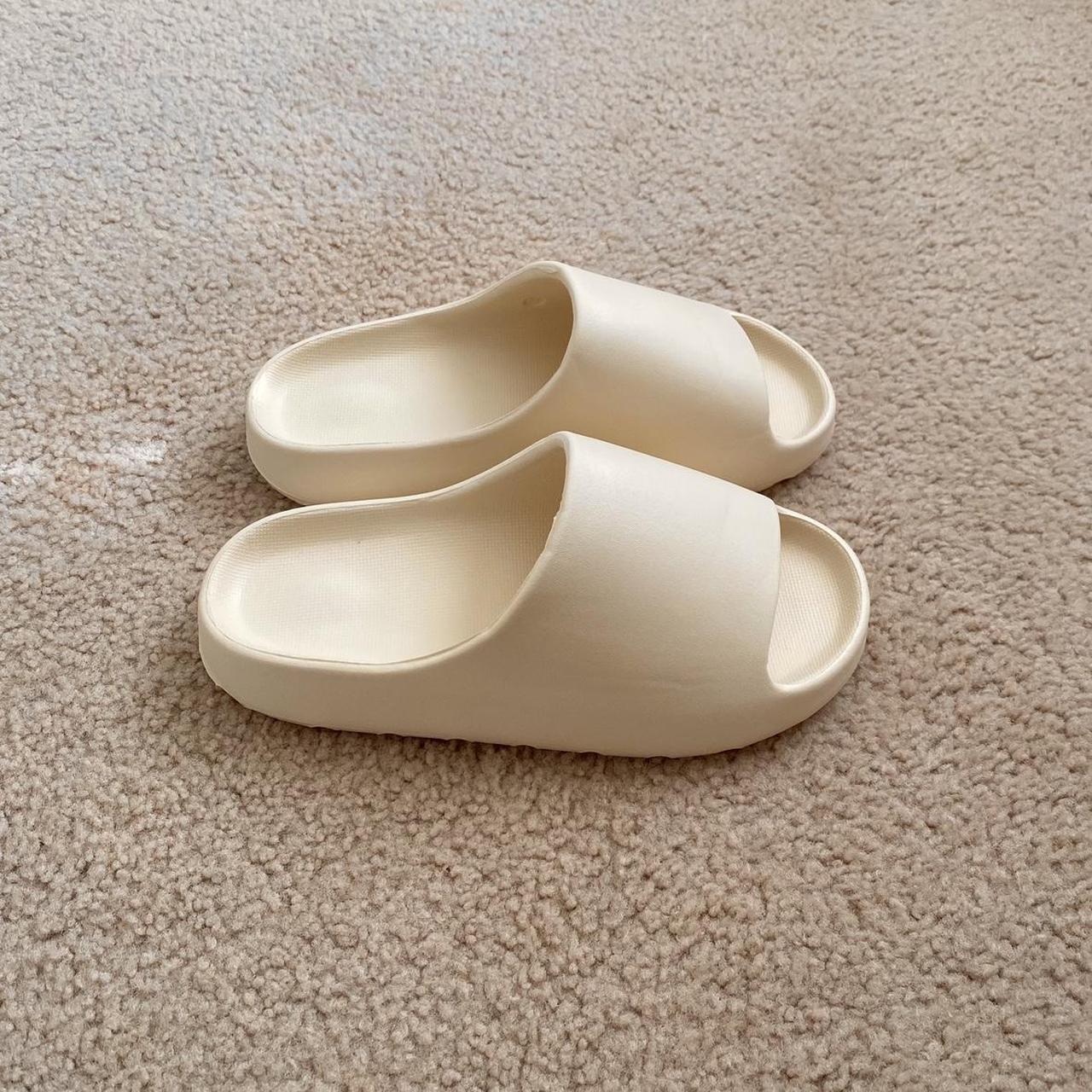 CREAM SLIDES SLIPPERS ordered a size 7 but its way... - Depop