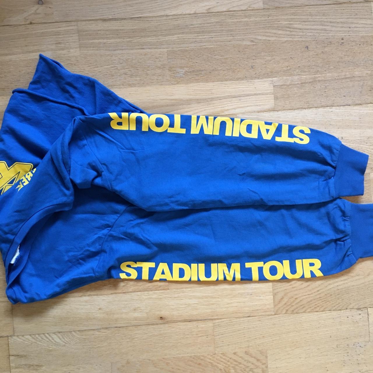 Justin Bieber stadium tour merchandise cropped long... - Depop