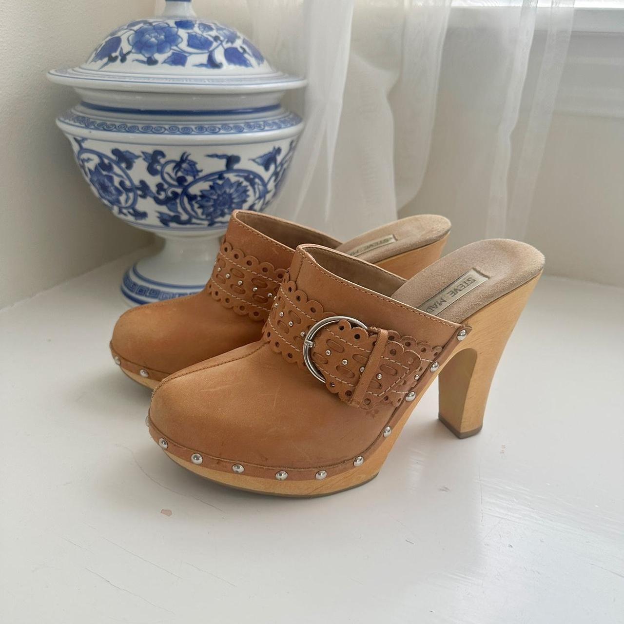 Steve Madden Women's Tan Clogs | Depop