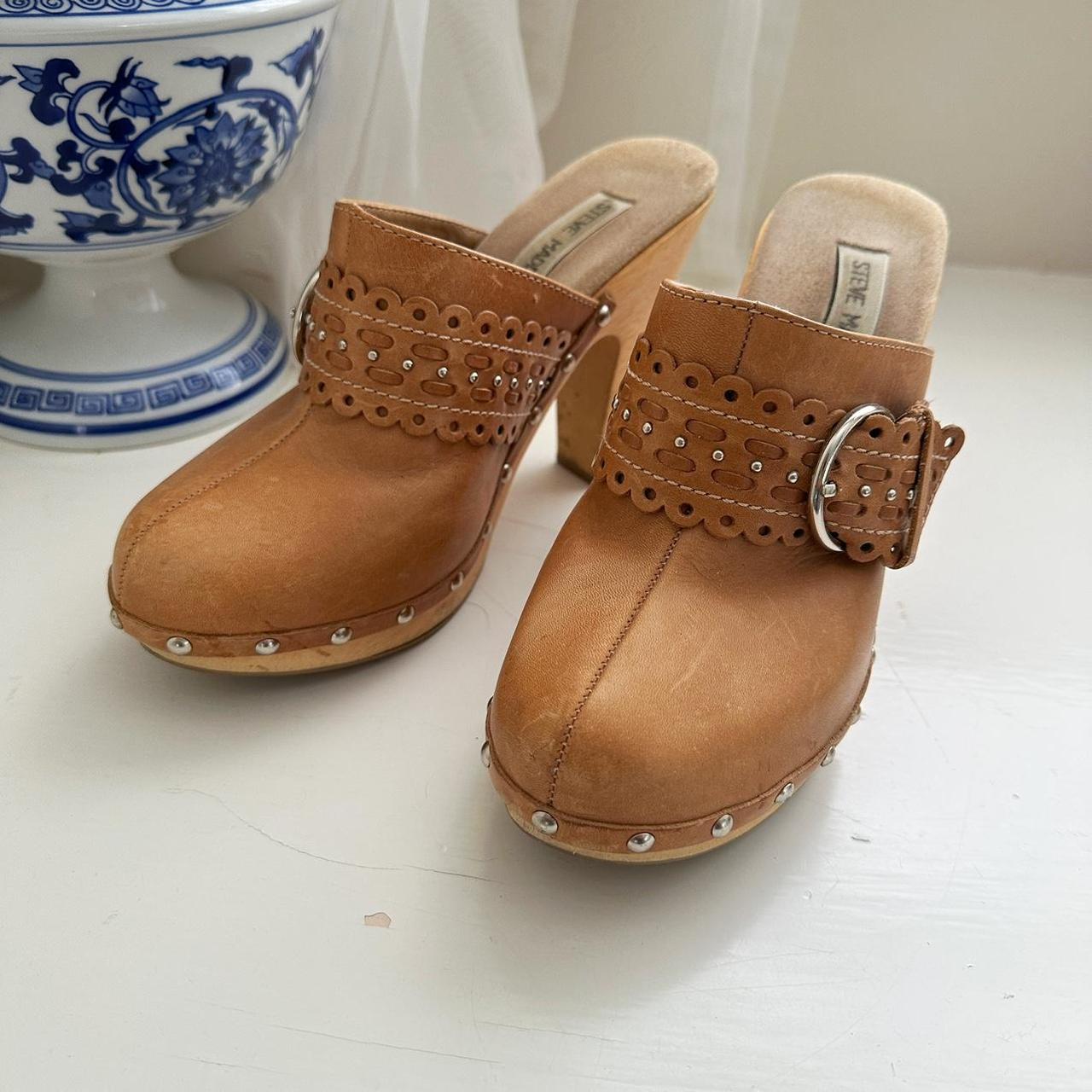 Steve Madden Women's Tan Clogs | Depop