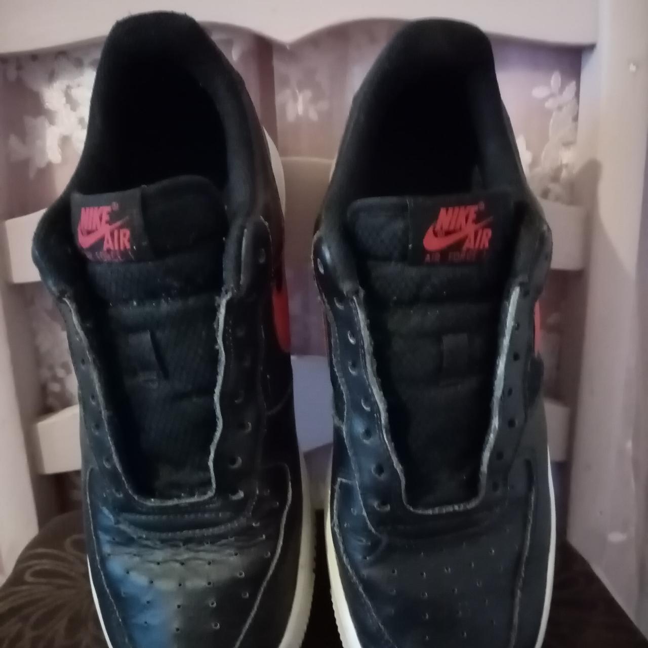 Nike Men's Black and Red Trainers | Depop