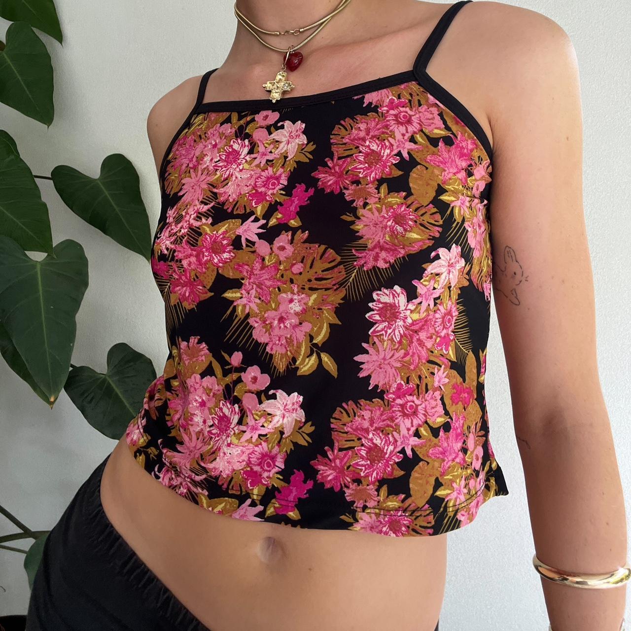 cute little vintage floral singlet recommend for a 6-8 - Depop