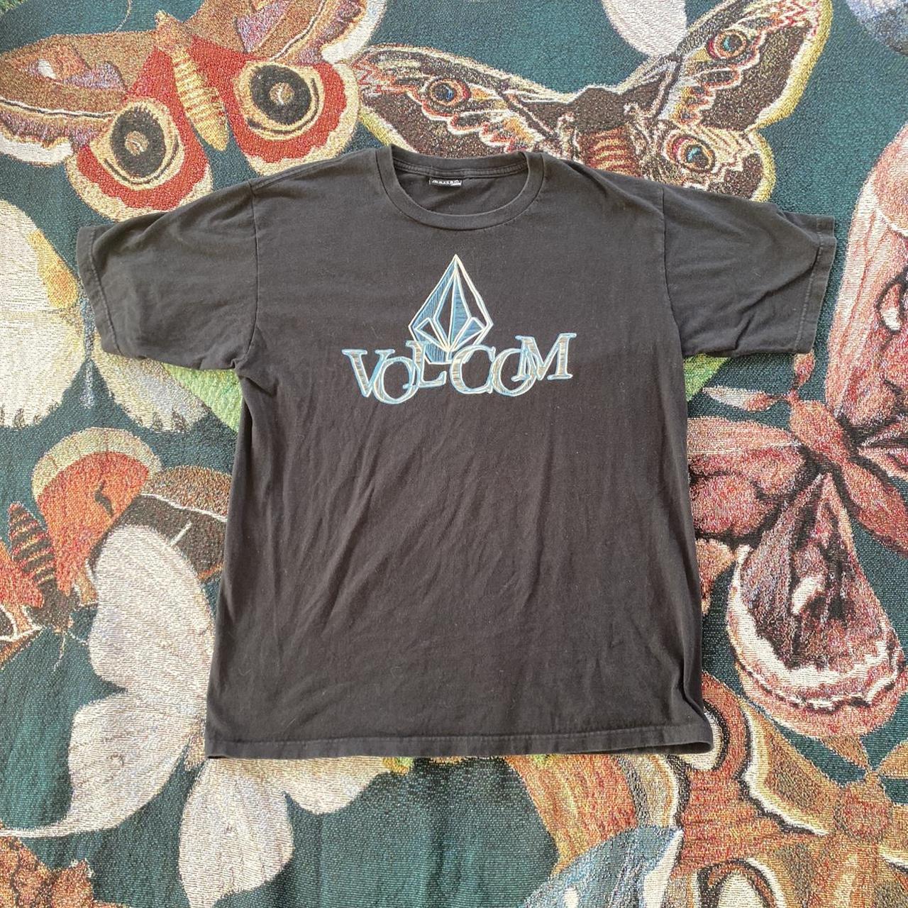 this gorgeous 2000s volcom skater tee💙 tags for... - Depop