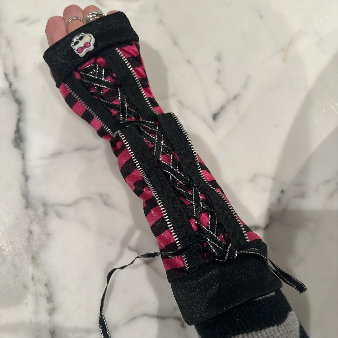 Monster High Emo Hot Topic deadstock gloves arm... - Depop