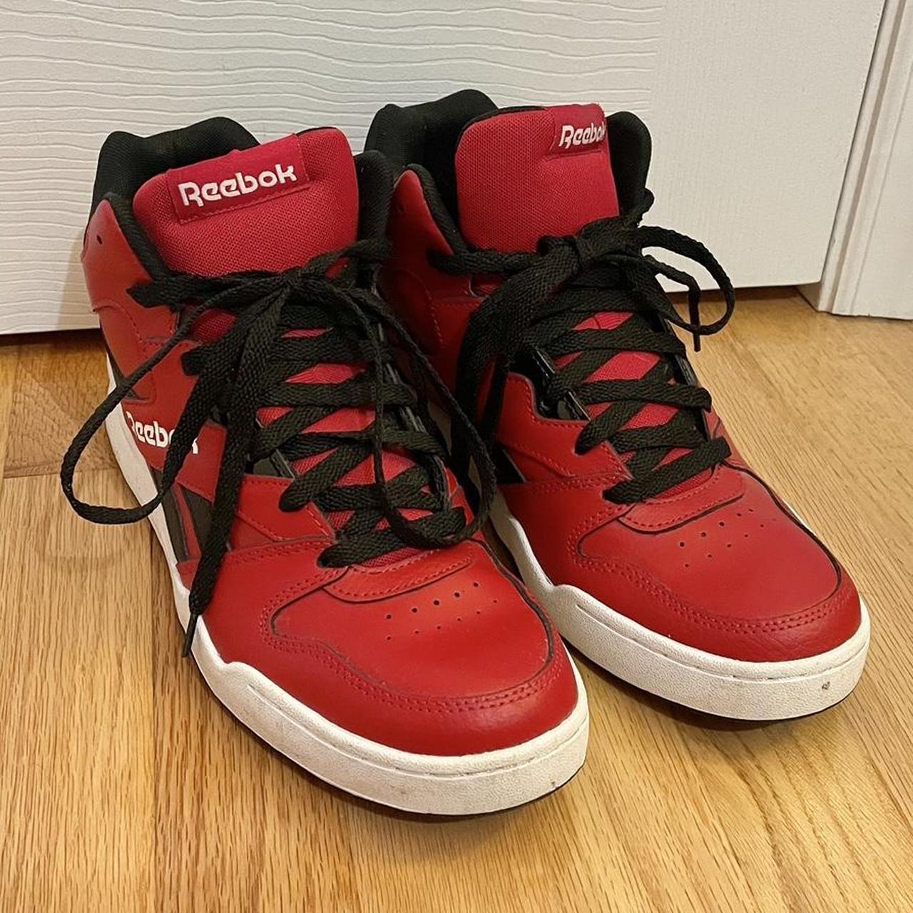 Reebok Men's Red and Black Trainers | Depop