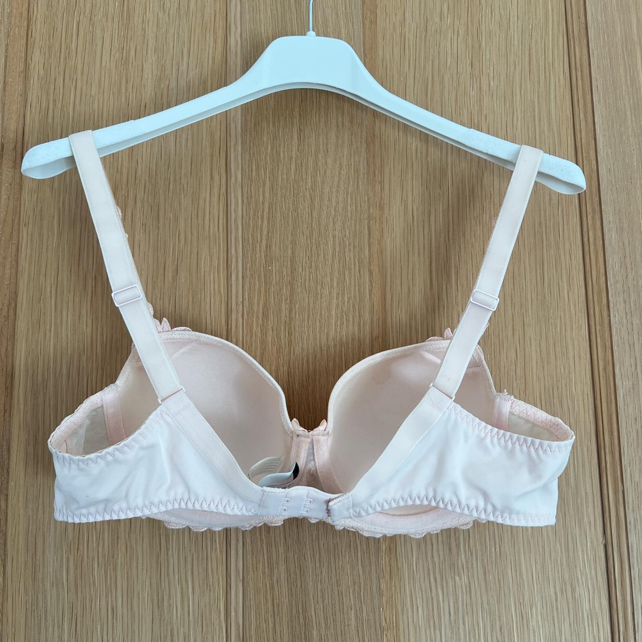 Simone Perele light pink bra with pretty lace... - Depop