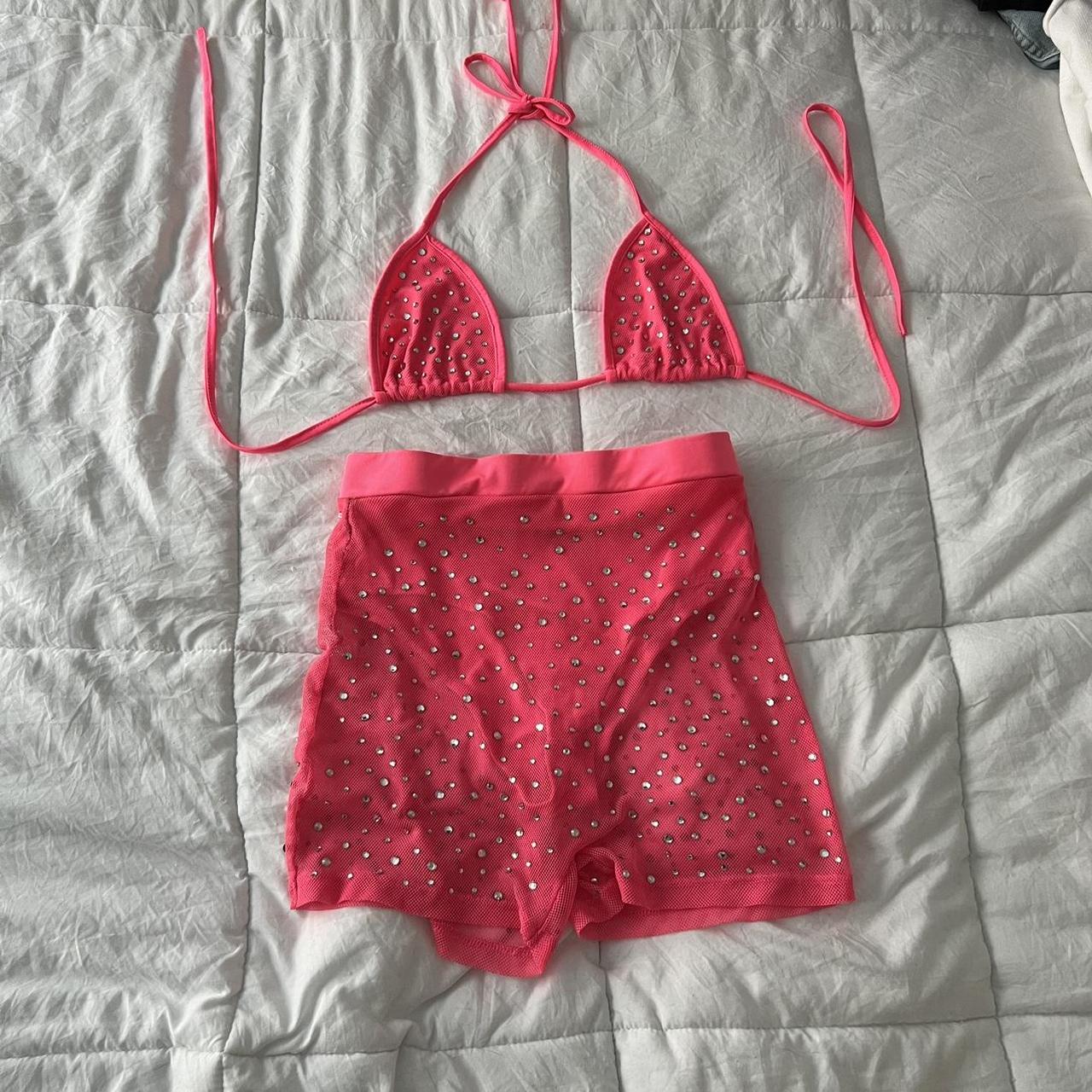 iheartraves two piece set - worn three times - timeless - Depop