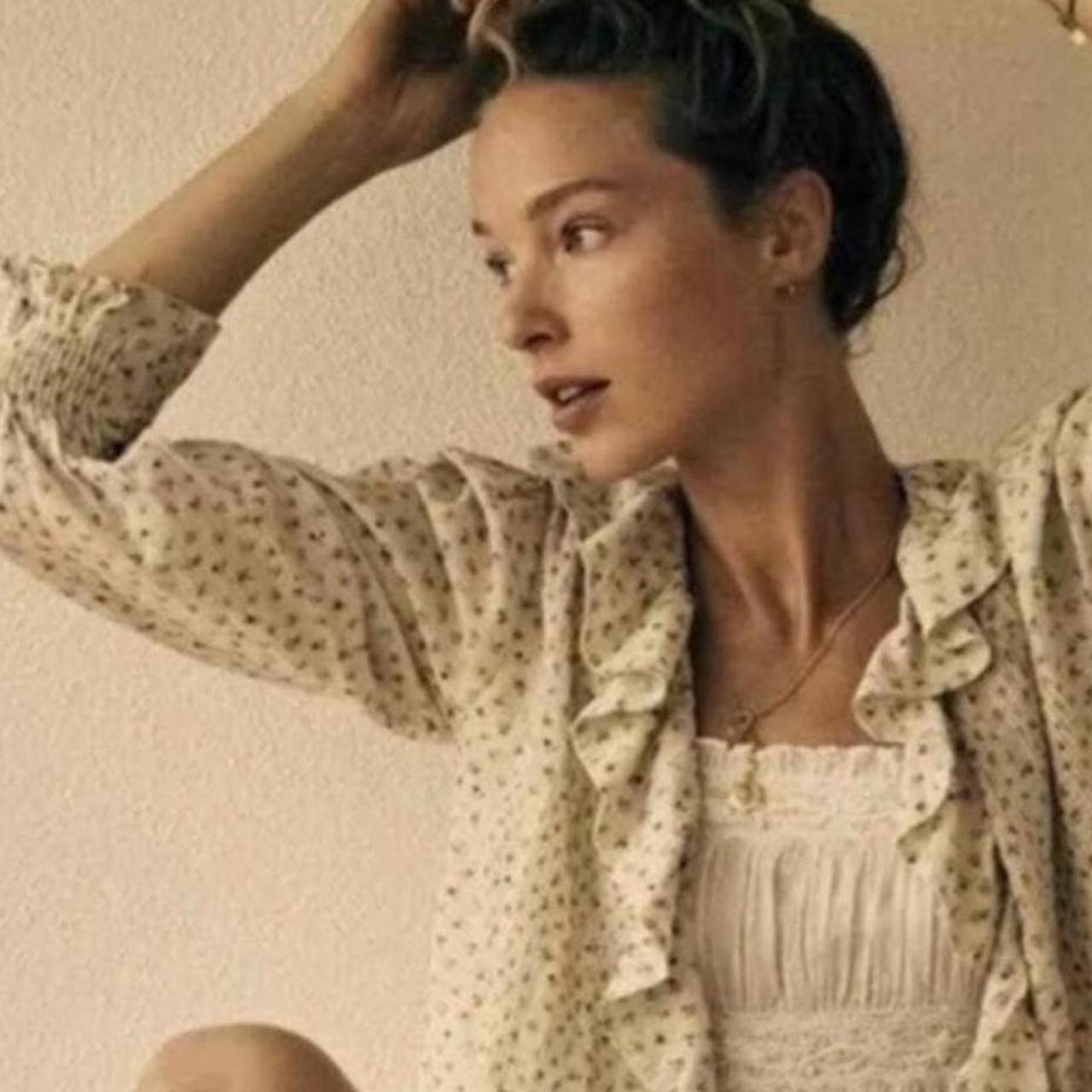 Doen Hardy blouse in cream parc floral Size XS Free... - Depop