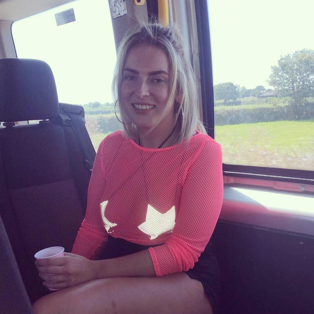 Neon pink fish net crop top🩷 •size 10 •pretty... - Depop