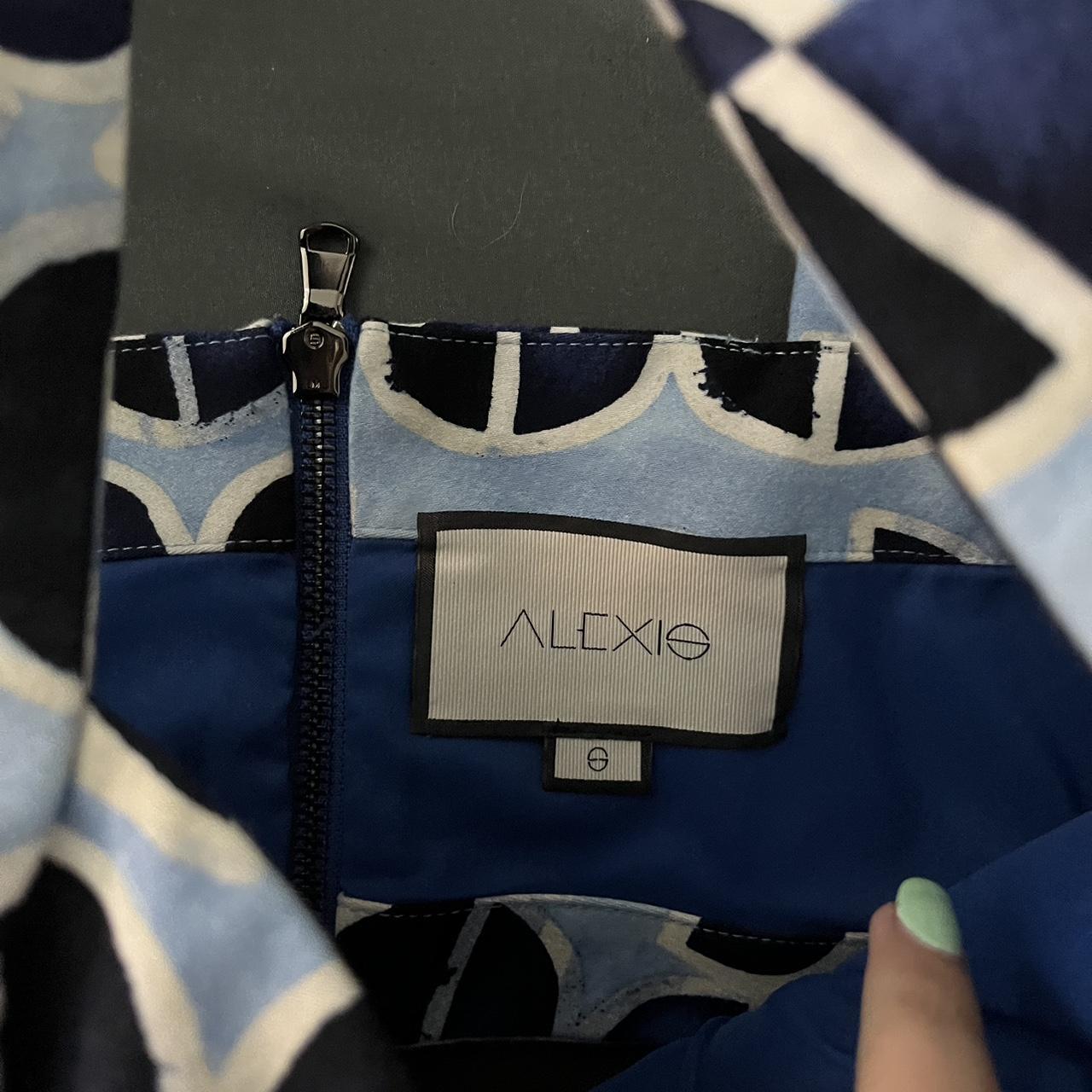 Alexis light blue and navy blue circles white crop... - Depop