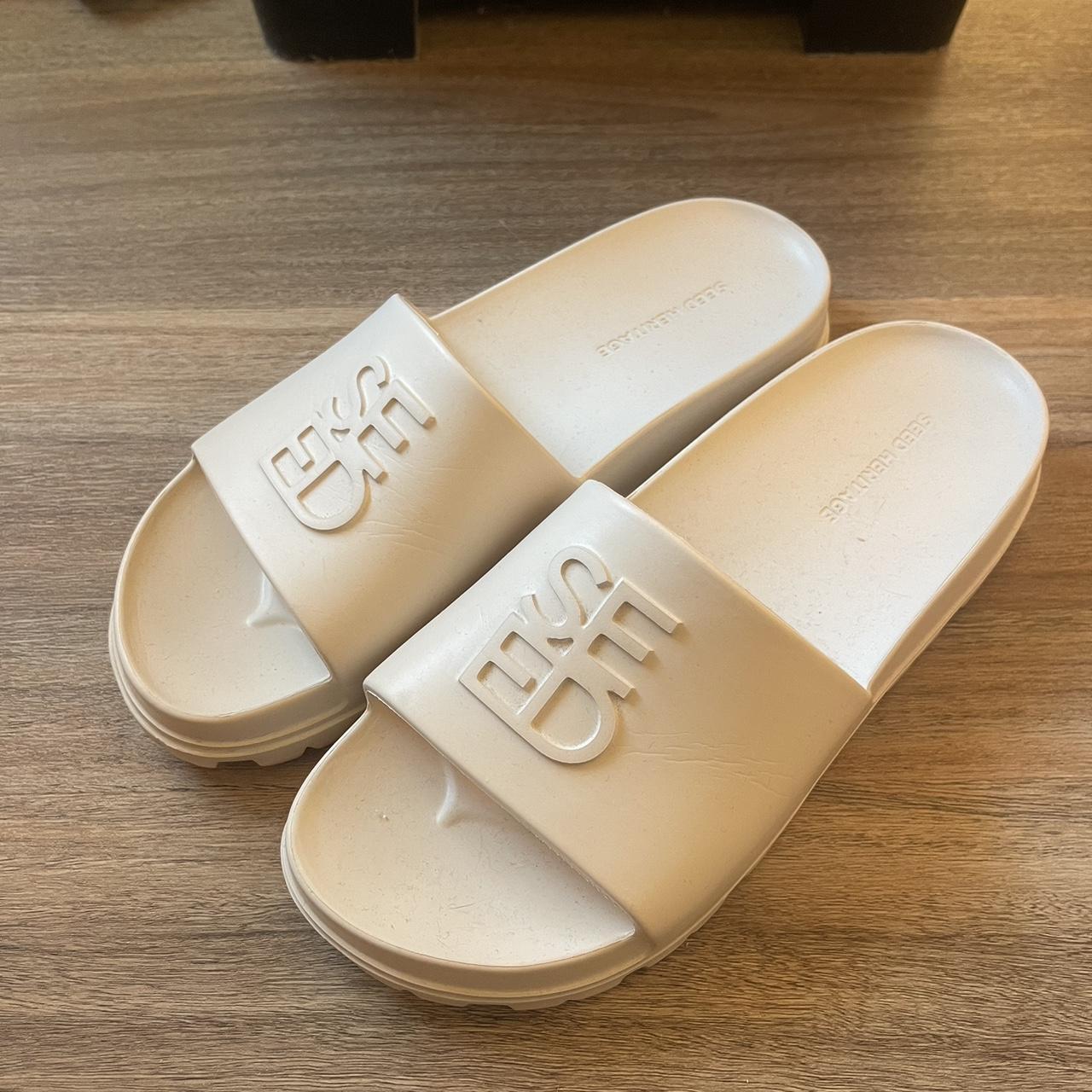 Women’s Seed pool slides - Depop