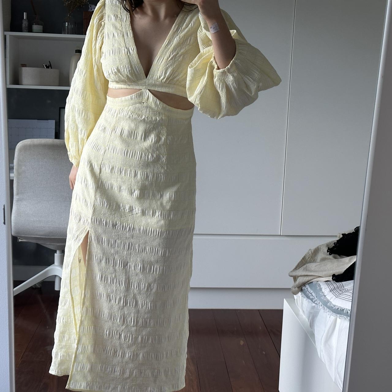 Yellow showpo dress Instant buys on🤍 - Depop