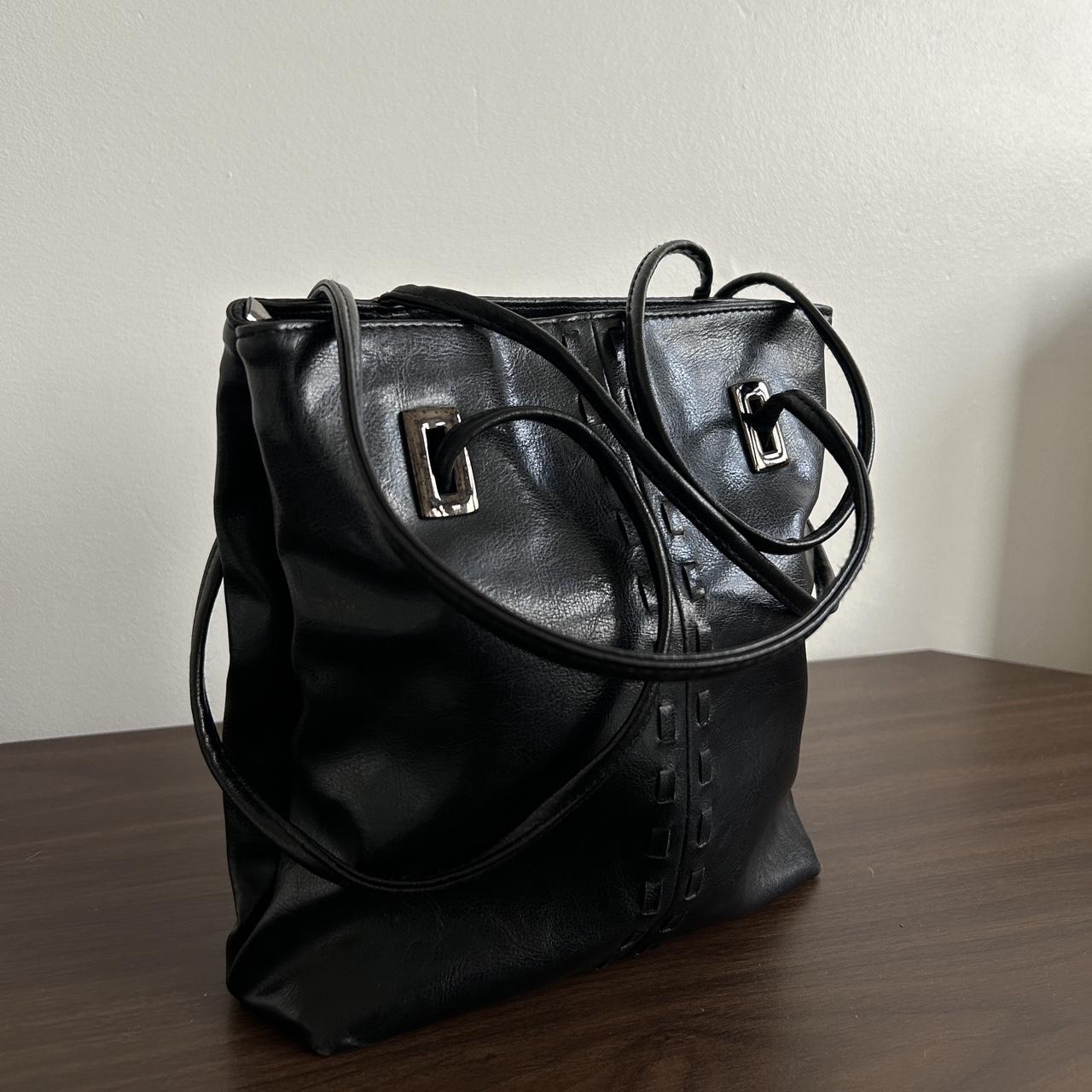 INCREDIBLE EVERYDAY LEATHER SHOULDER BAG Everyday... - Depop