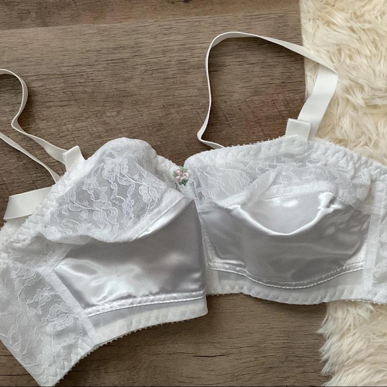 True 1970s Vintage Full Coverage Support White... | Depop