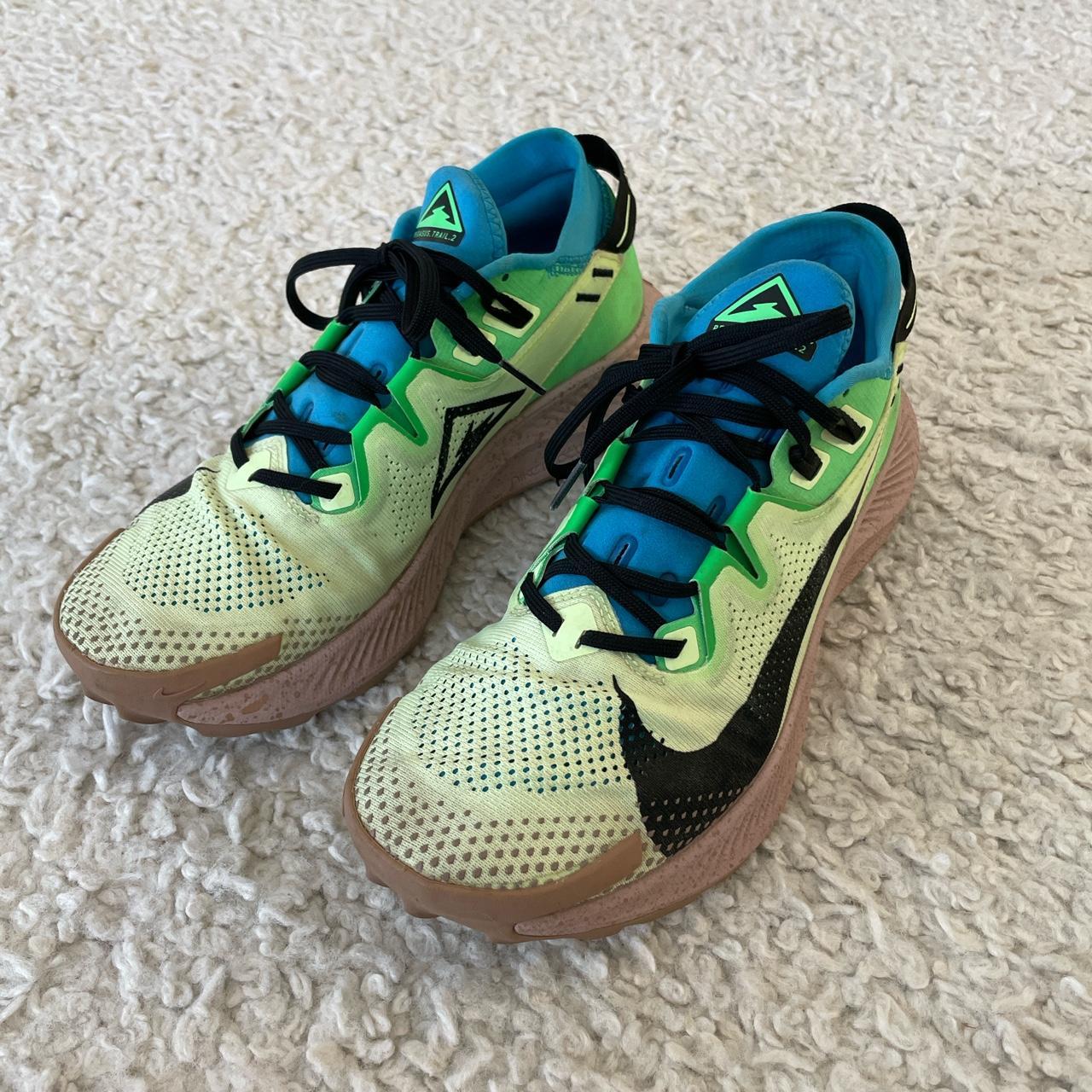 Nike Men's Blue and Green Trainers | Depop