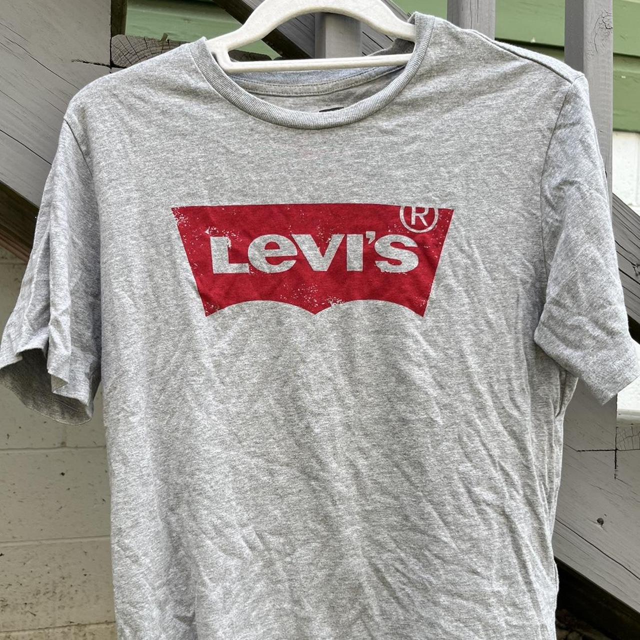 classic levi’s gray tee - Depop